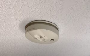Heat Detector vs Smoke Detector - Which One Should You Install?